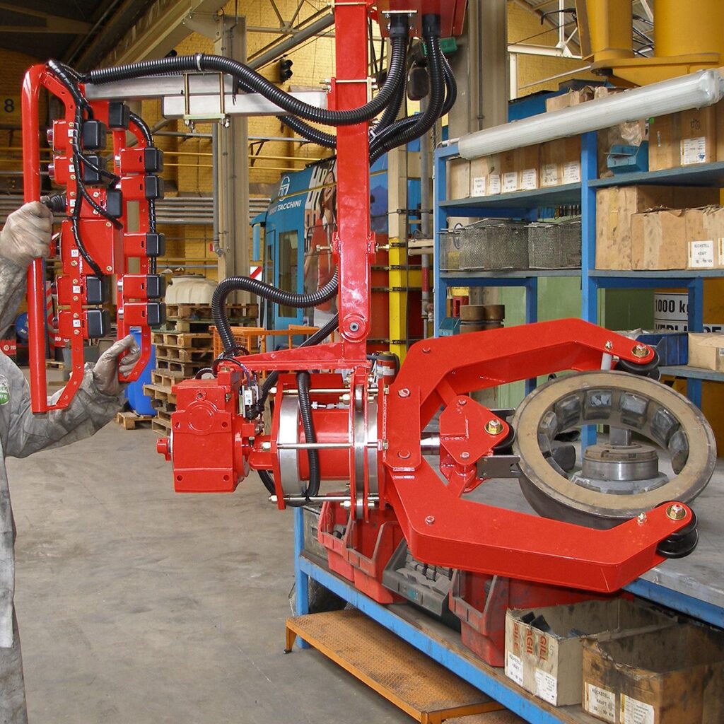 Industrial Manipulators for the Mechanical Sector - Dalmec UK